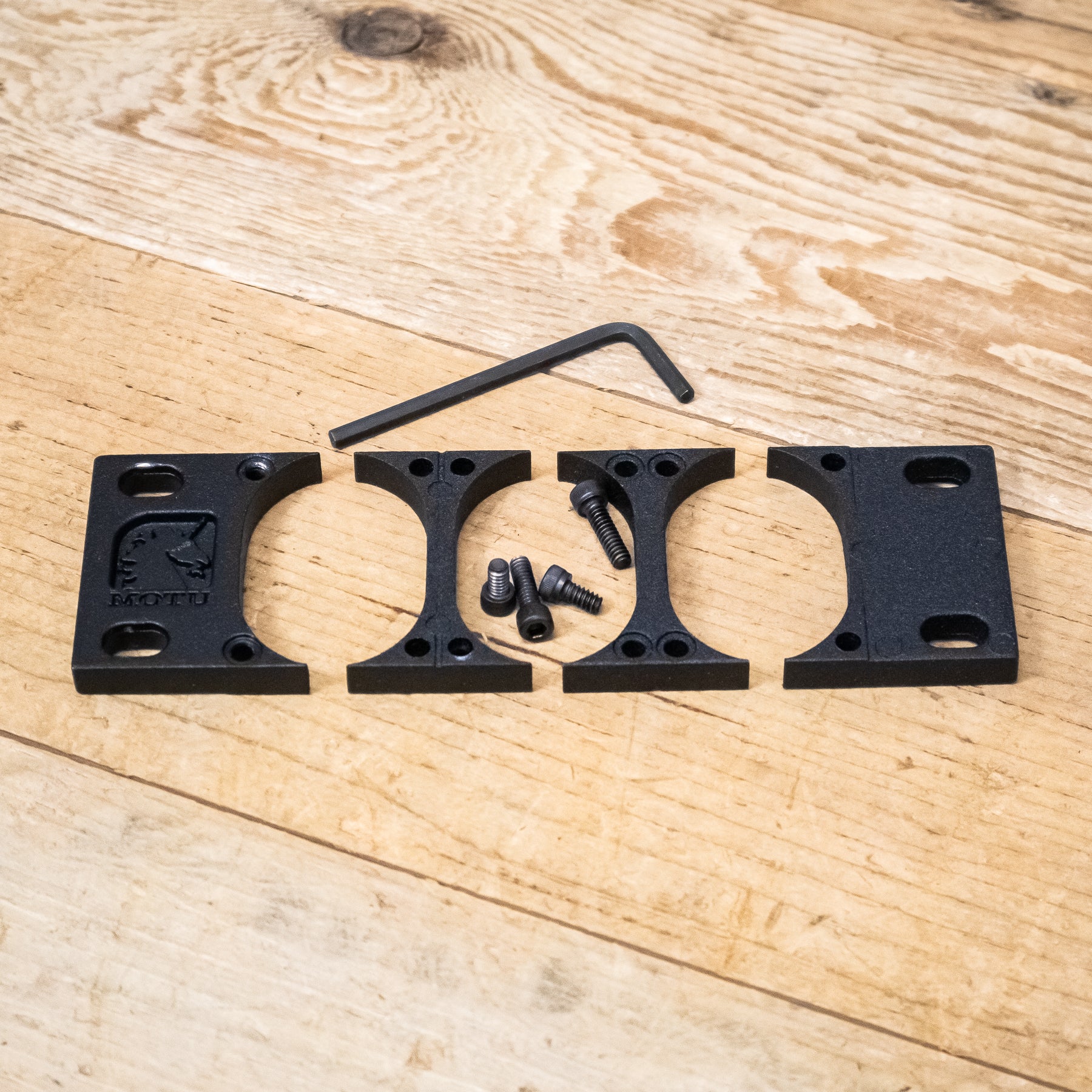 MOTU 1u Rack Mount Kit with Logo for 1 Unit Ears for 828 2408 8Pre 24I ...
